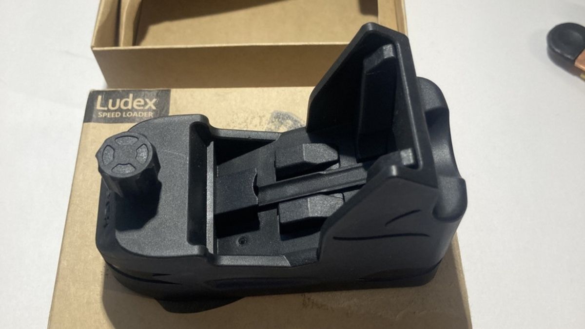 Best Speed Loaders For 9mm, Pistols, Revolvers & Handguns